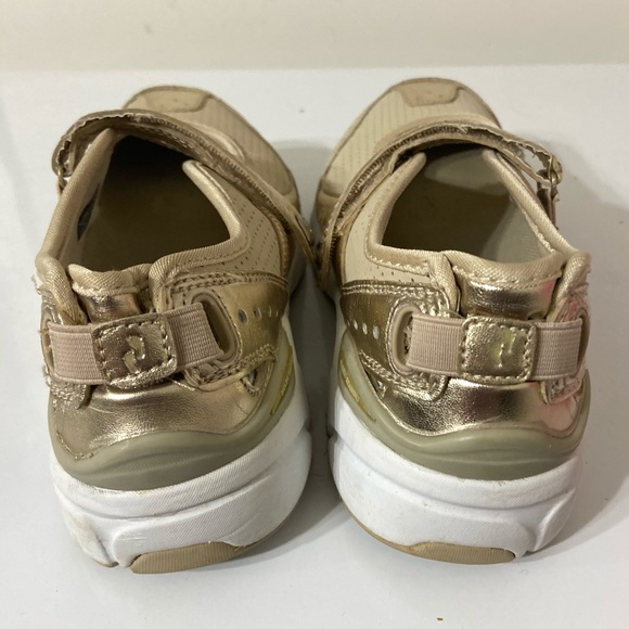 cheeks fit body | Shoes | Cheeks Body Incline Gold Sneakers Velcro Fit ...